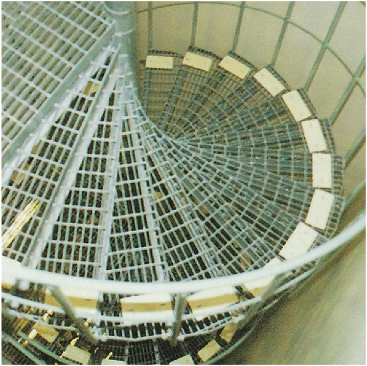 Trappmarkering till gallerdurk Efterlysande